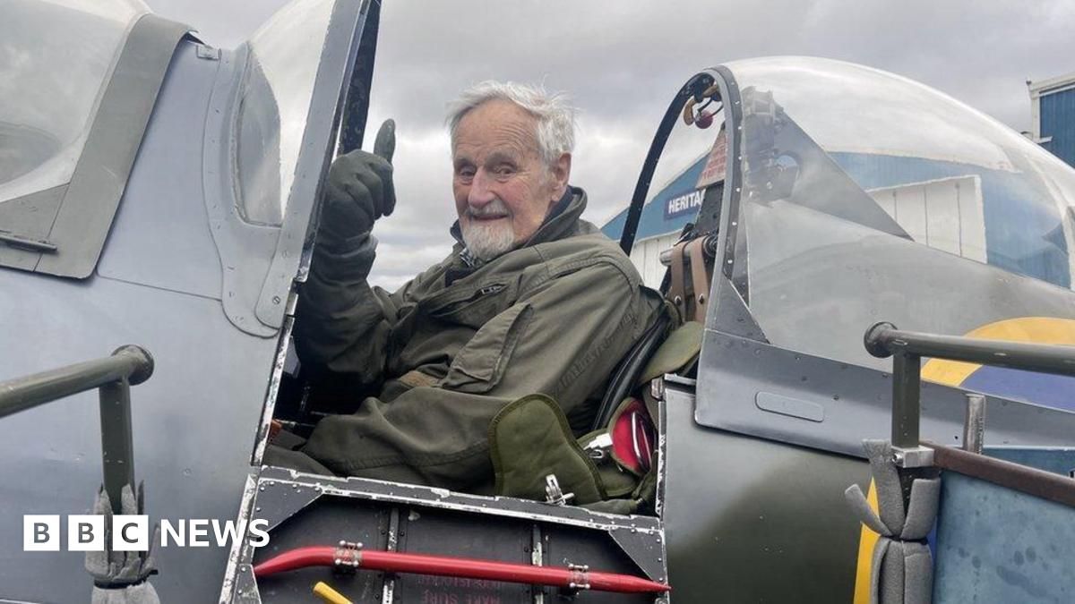 Funeral held for 'Britain's oldest Spitfire pilot', 103 - BBC News