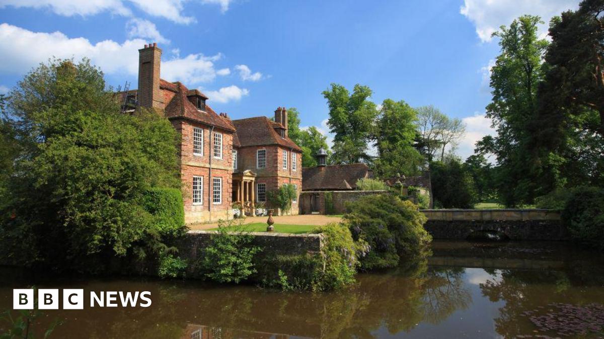 Kent: 17th Century manor to reopen as hotel and spa - BBC News