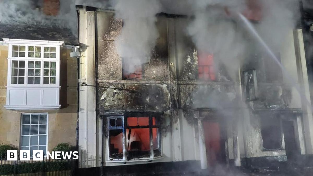 Road closed as fire service tackle fire in Devizes - BBC News