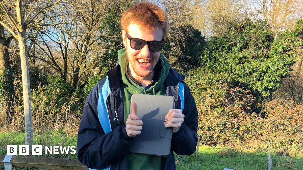 Bromsgrove's Christian Wilson ready for Christmas with new voice - BBC News