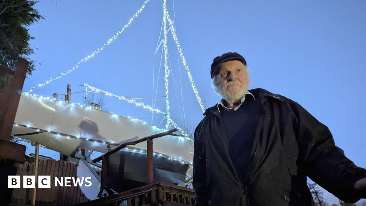 I Built A 30ft Yacht In My Back Garden To Bring Joy At Christmas Bbc News