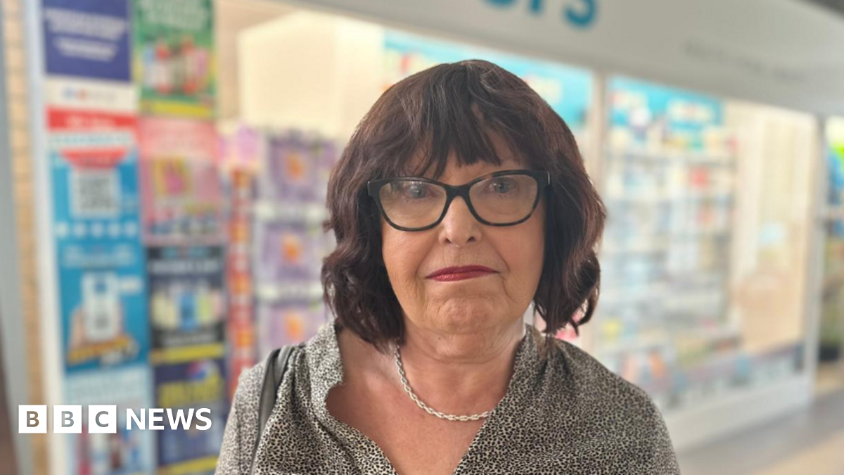 Erith: 'I want to know why all the shops have gone' - BBC News