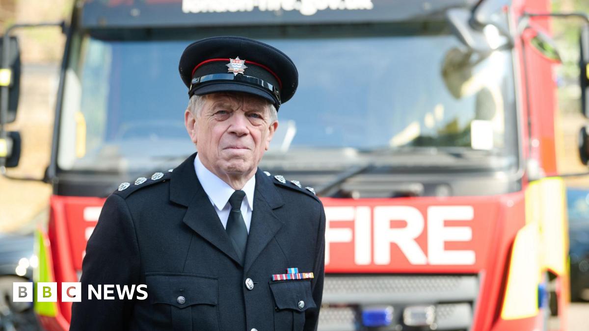 London Fire Brigade firefighter retires after 50 years of service - BBC ...