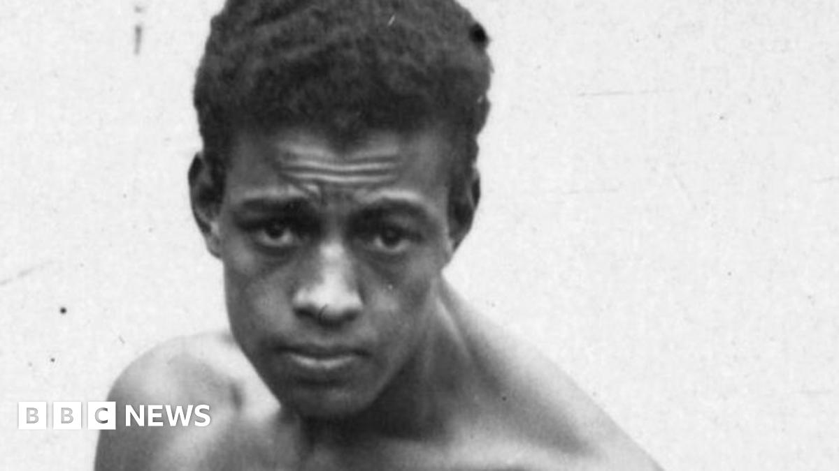 Len Johnson: From barred boxer to Manchester's first black statue - BBC News