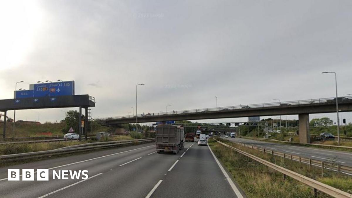 M42 closure due to police incident - BBC News