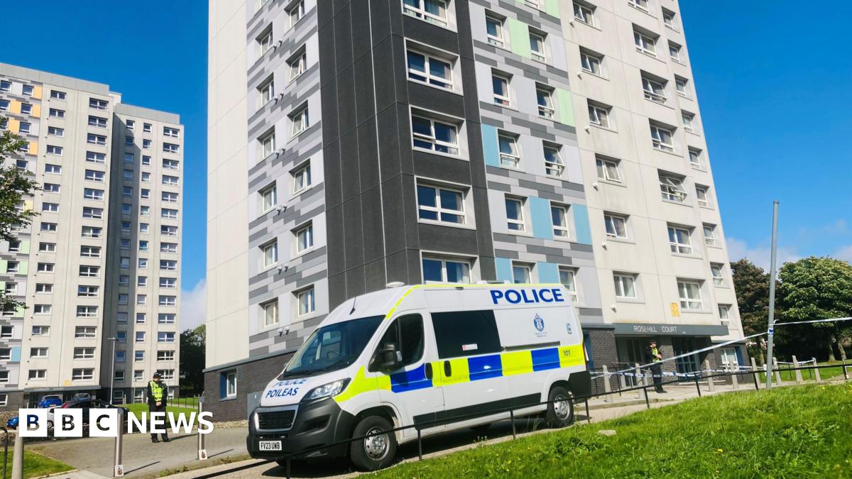 Man arrested after 'serious' stabbing at Aberdeen flats - BBC News