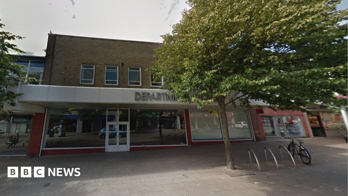 Demolition of former Lowestoft Beales store approved - BBC News