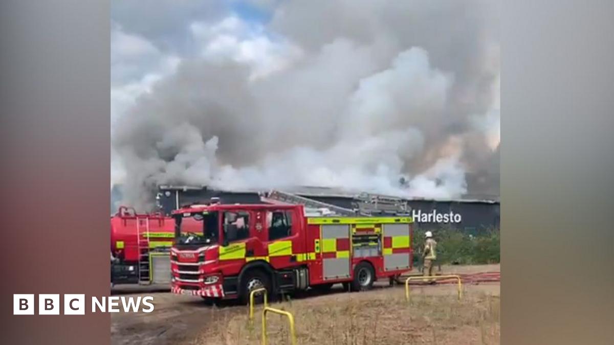 Firefighters tackle blaze at Althorp House building - BBC News