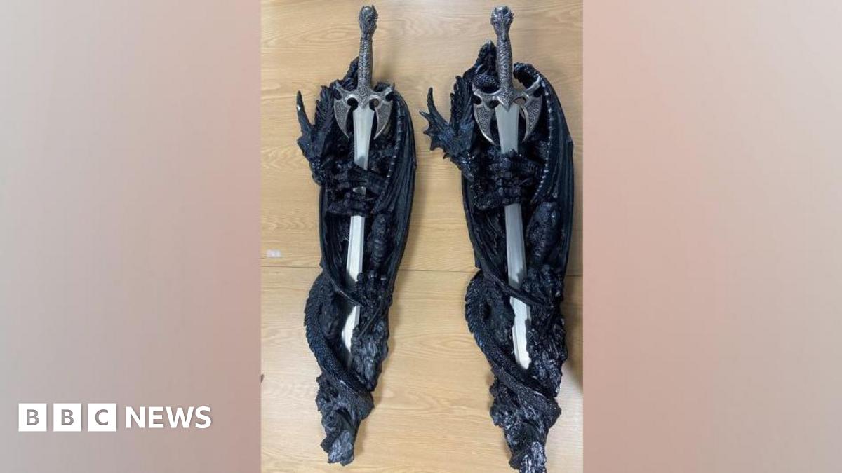 Shops to help Cumbria Police in harmful blade amnesty - BBC News