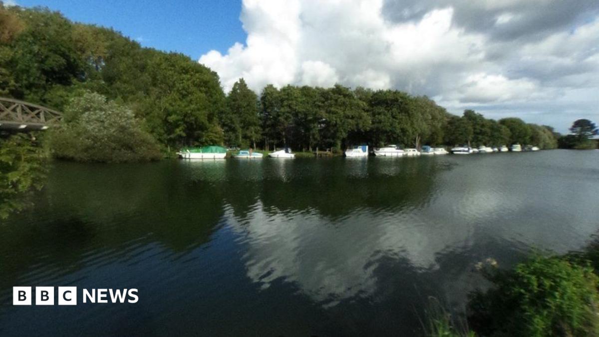 Oxford: Arrest after man's body found in River Thames - BBC News