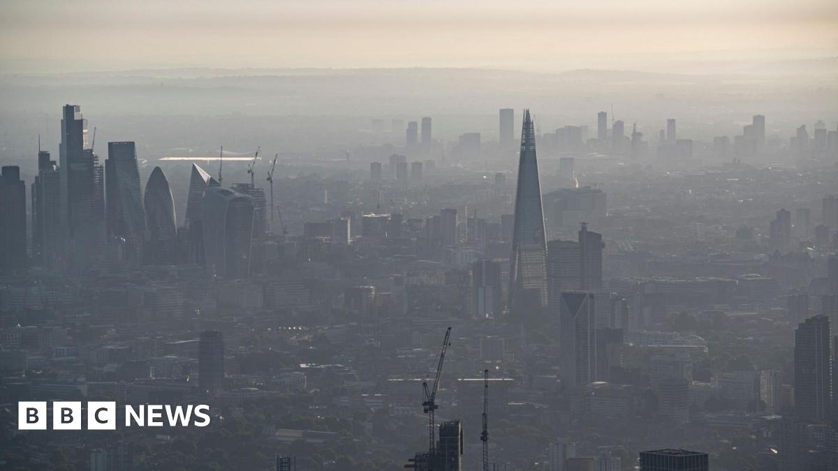 High pollution warning issued for London by City Hall - BBC News