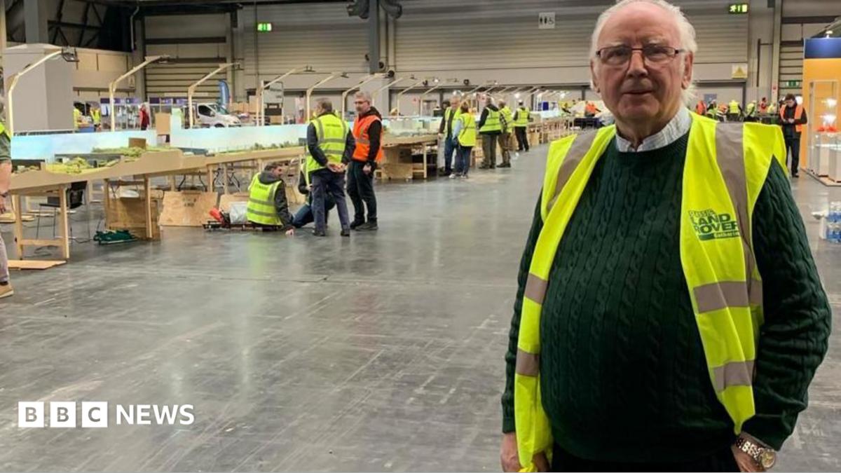 Pete Waterman's team breaks world model railway record in Birmingham ...