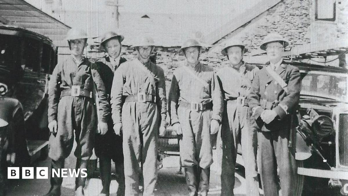 Plan to honour Saltash firefighters killed in Devonport in WW2 - BBC News