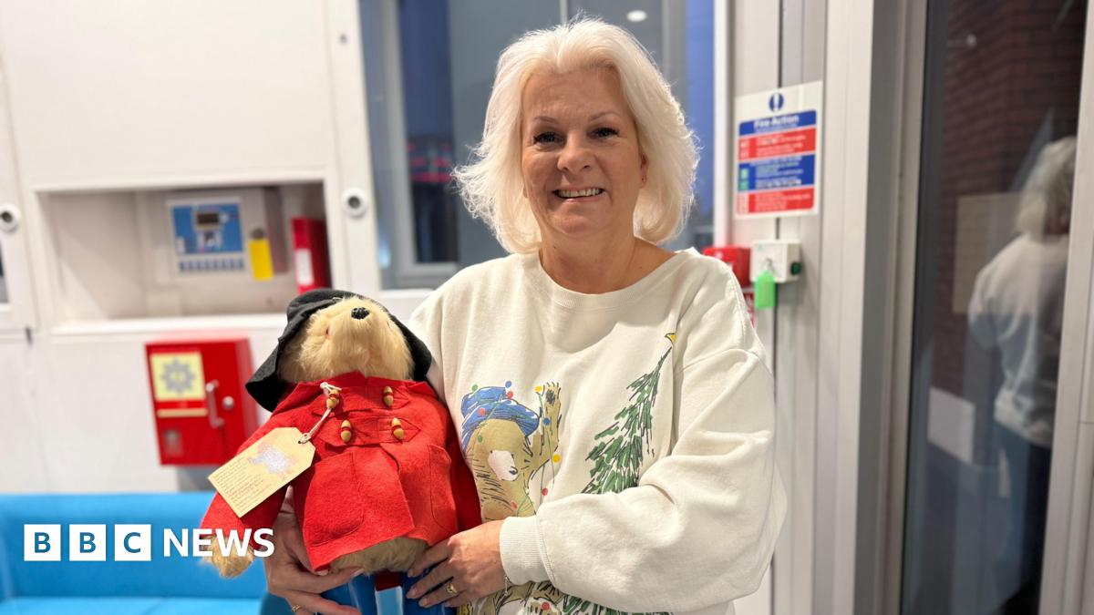 Bugbrooke Paddington superfan backs campaign for bear statue - BBC News