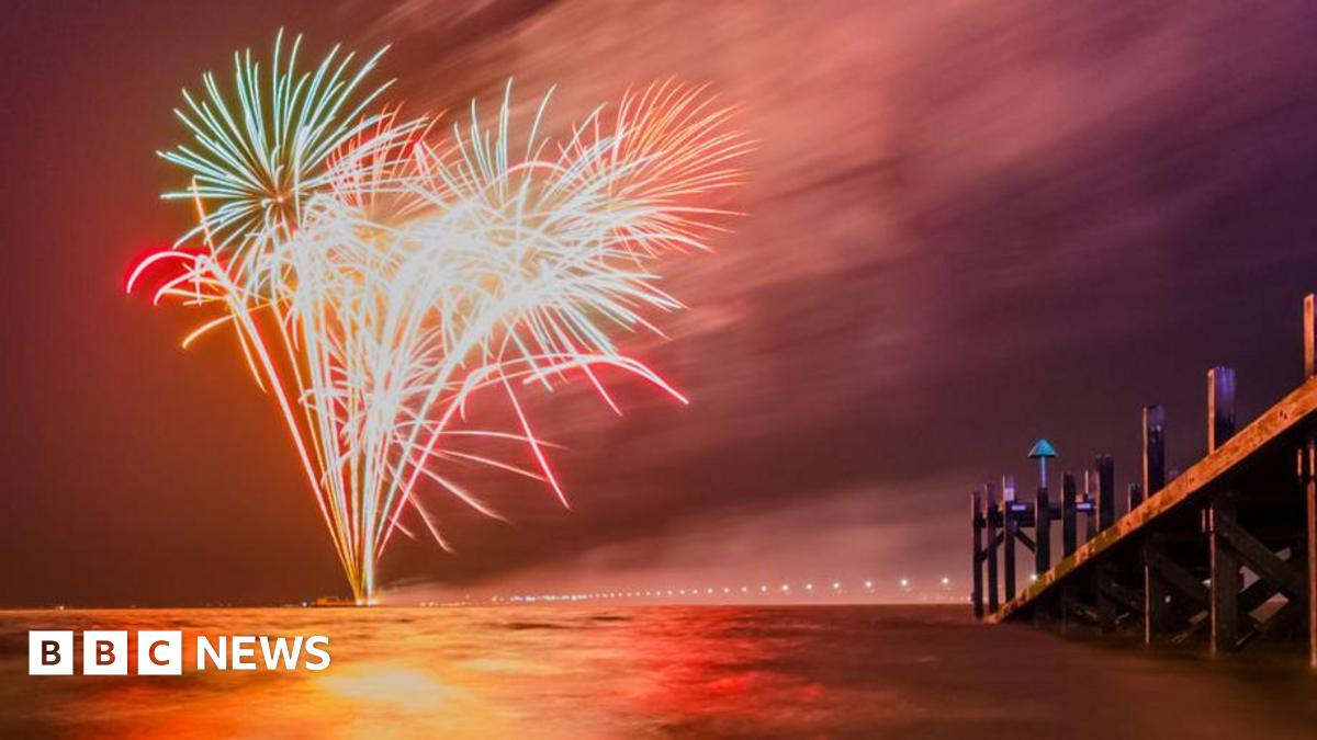 Southend plans first New Year's Eve seafront fireworks displays - BBC News