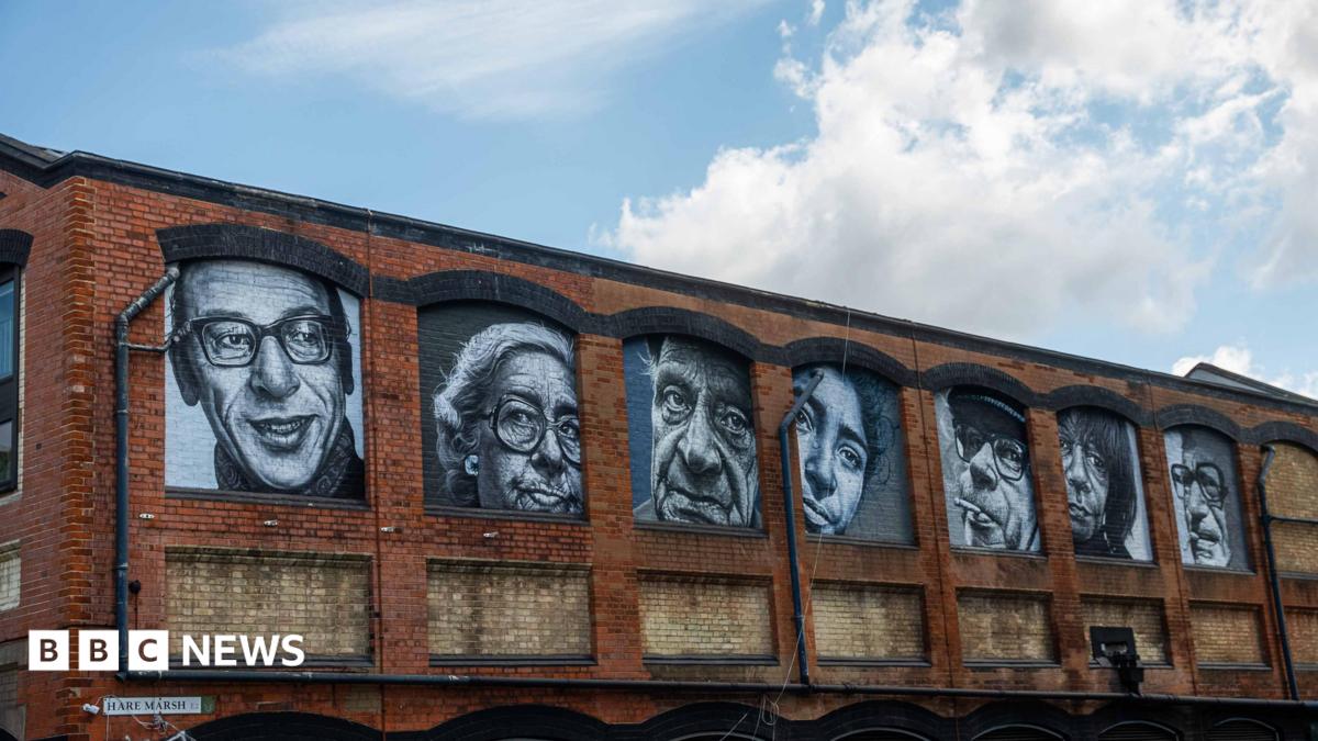 Emanuel Litvinoff's son 'moved' by Shoreditch murals - BBC News