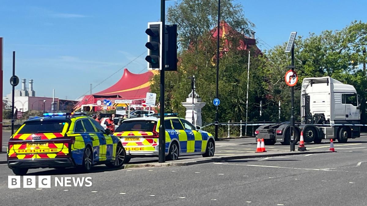 Arrest after Southampton pedestrian 'trapped under lorry' - BBC News