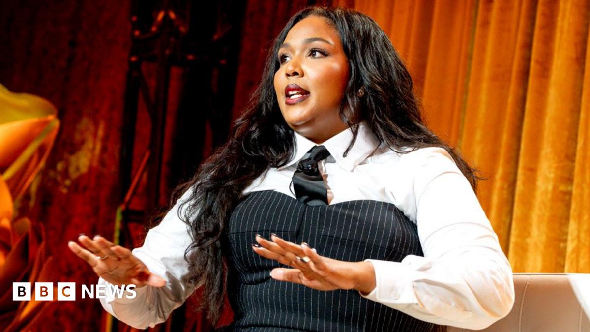 Harassment case against Lizzo dropped - BBC News