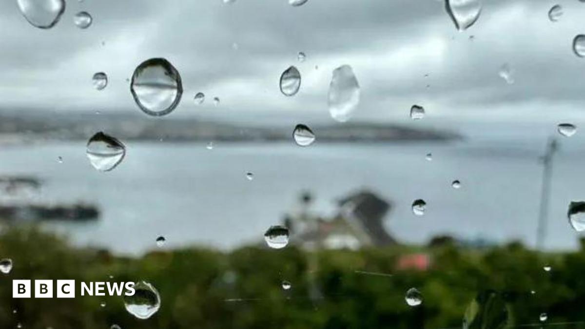 Isle of Man flood alert as heavy rain set to hit island - BBC News