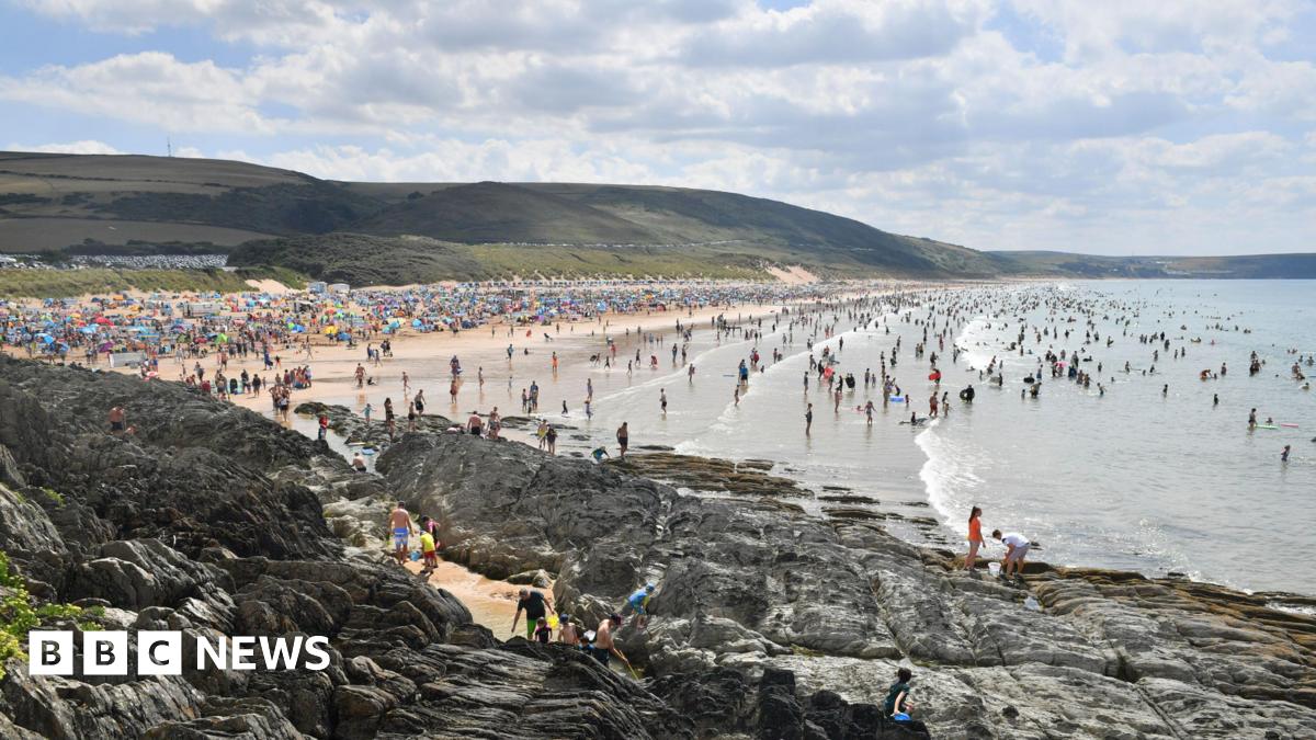 Yellow heat alert issued across Devon and Cornwall - BBC News