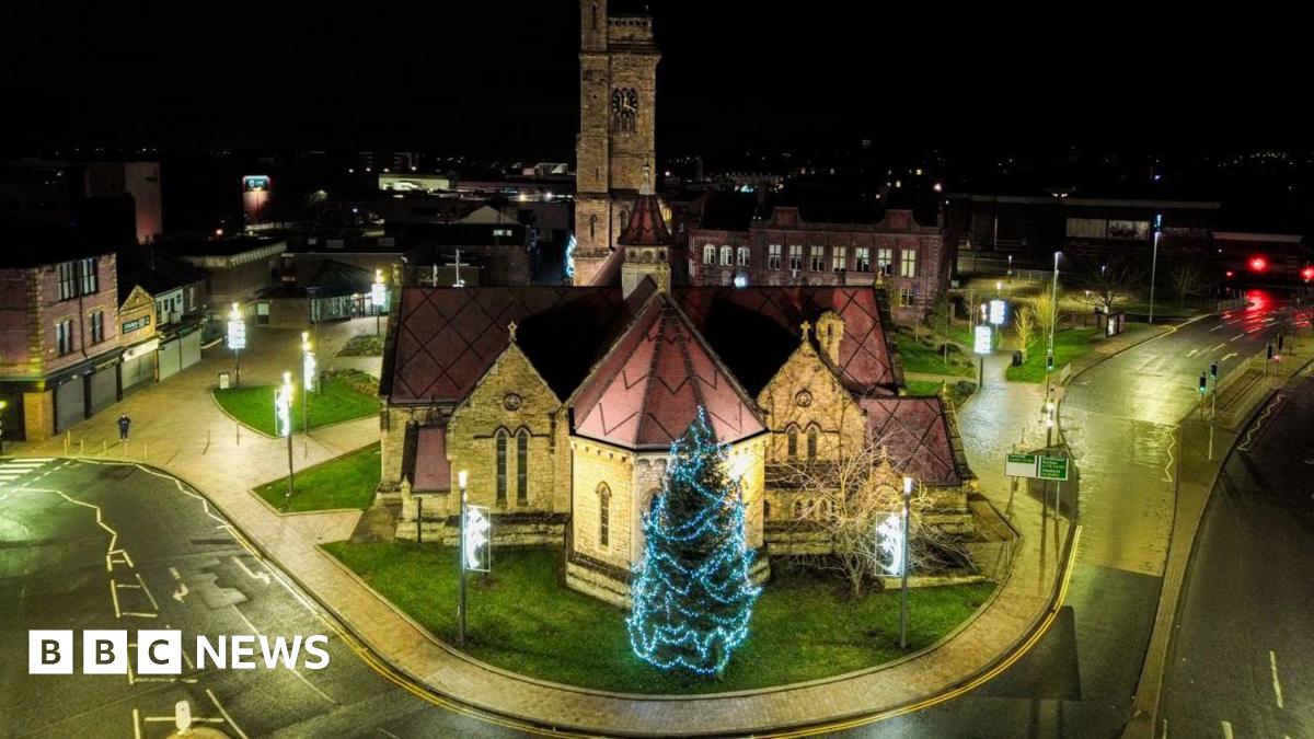 Campaign to move Hartlepool's 'hidden' Christmas tree - BBC News