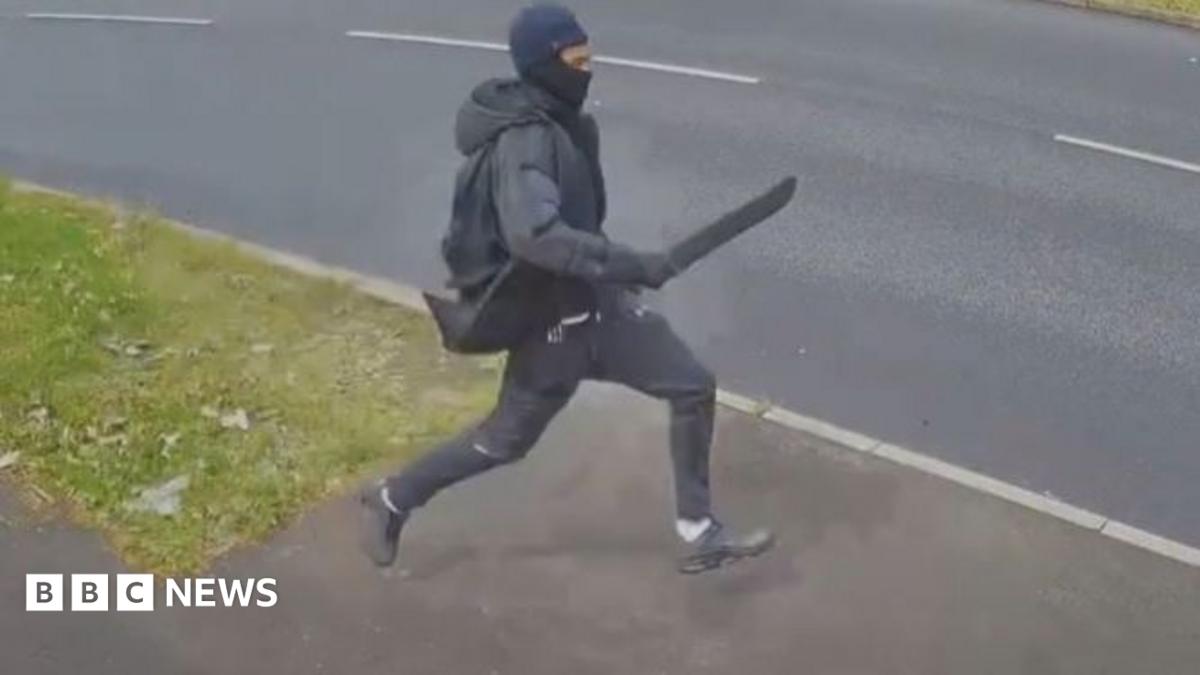 Leeds gang who chased teen and tried to shoot him jailed - BBC News