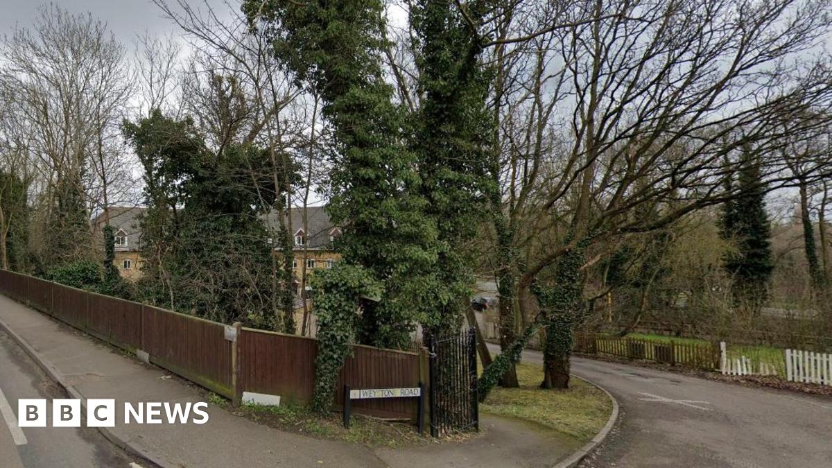 Weybridge: Four arrested on suspicion of rape and sexual assault - BBC News