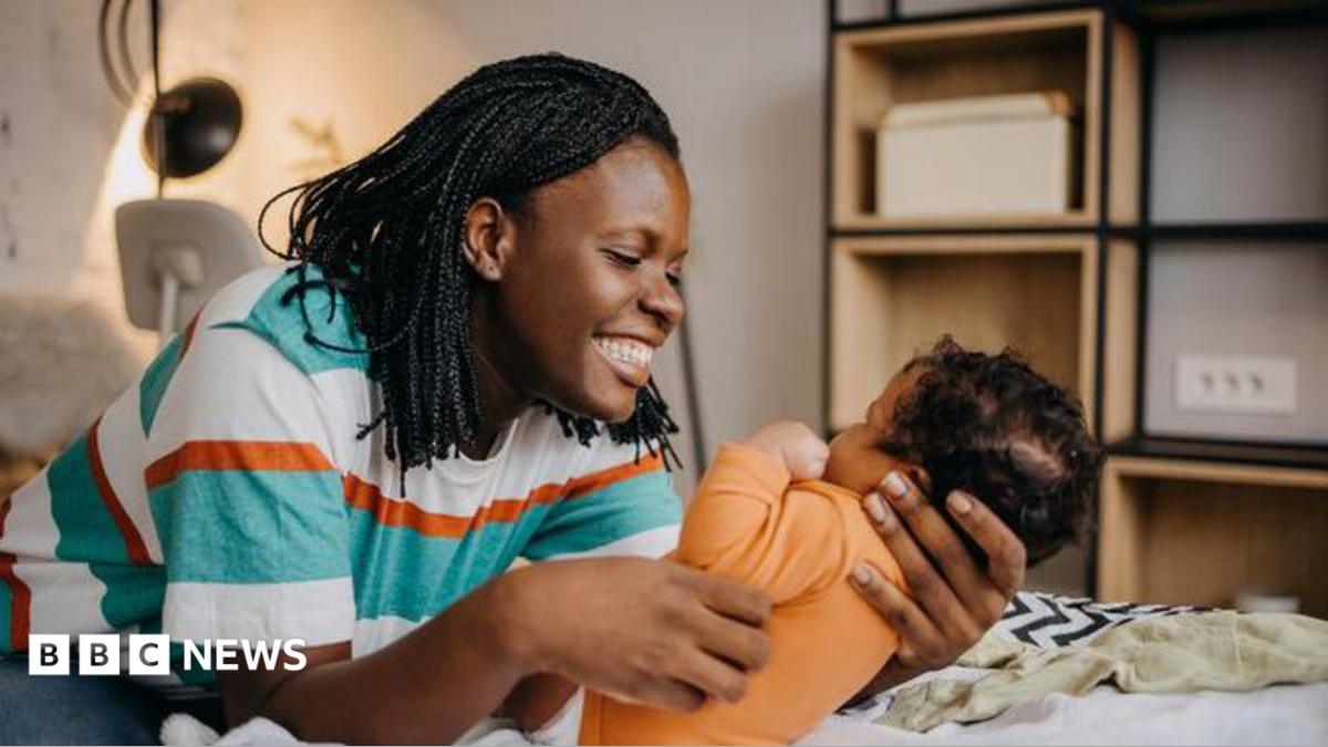 Funding boost for new mother support group - BBC News