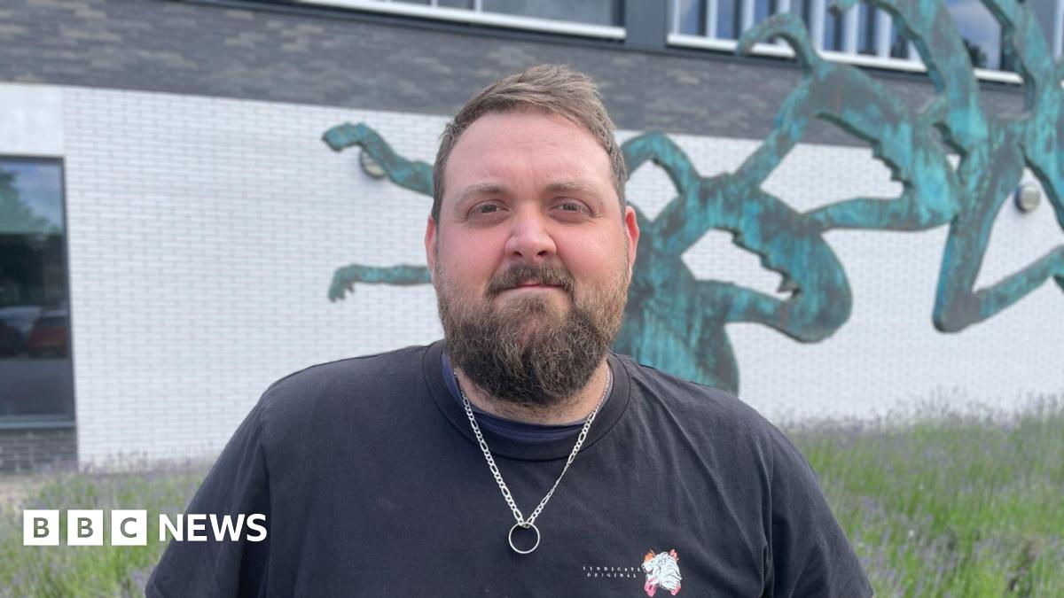 Chesterfield man reverses diabetes after losing seven stone - BBC News