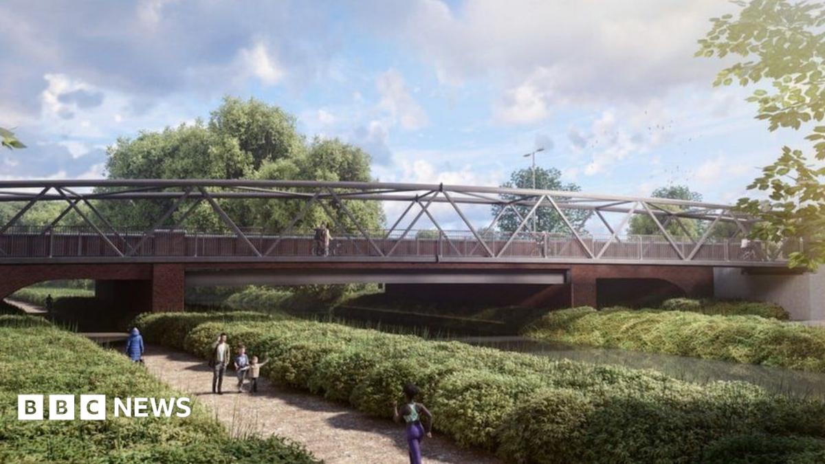 Reading: A33 to shut overnight as new bridge lifted into place - BBC News