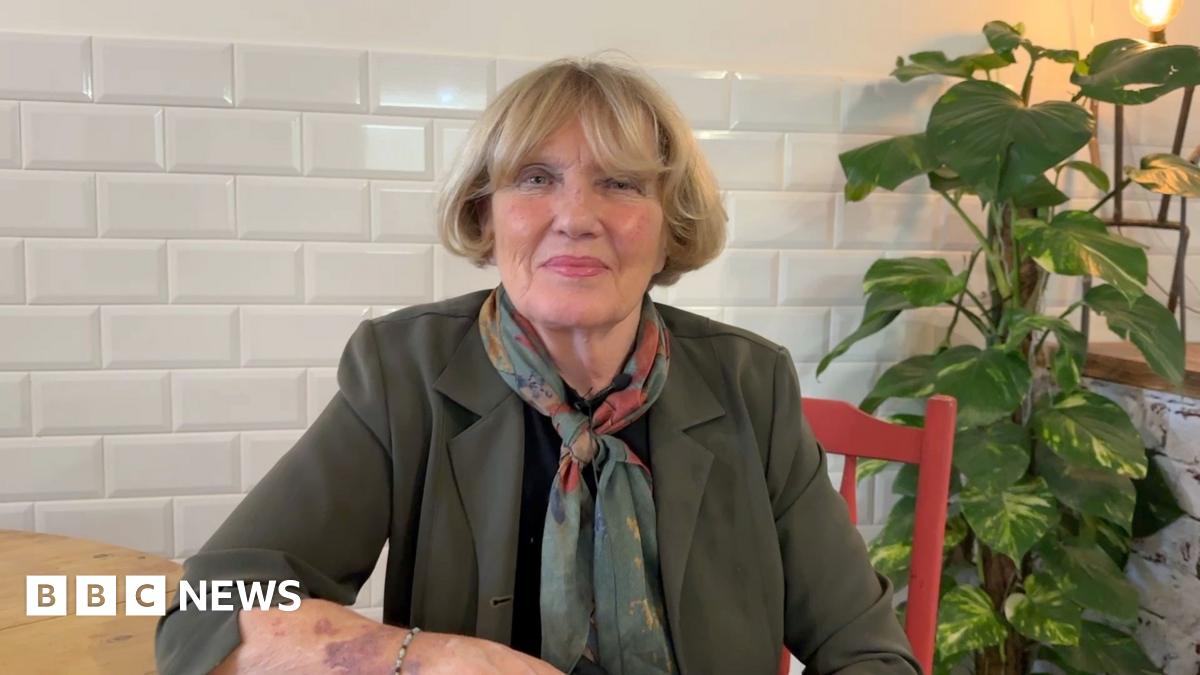 Kettering community cafe owner to switch on Christmas lights - BBC News