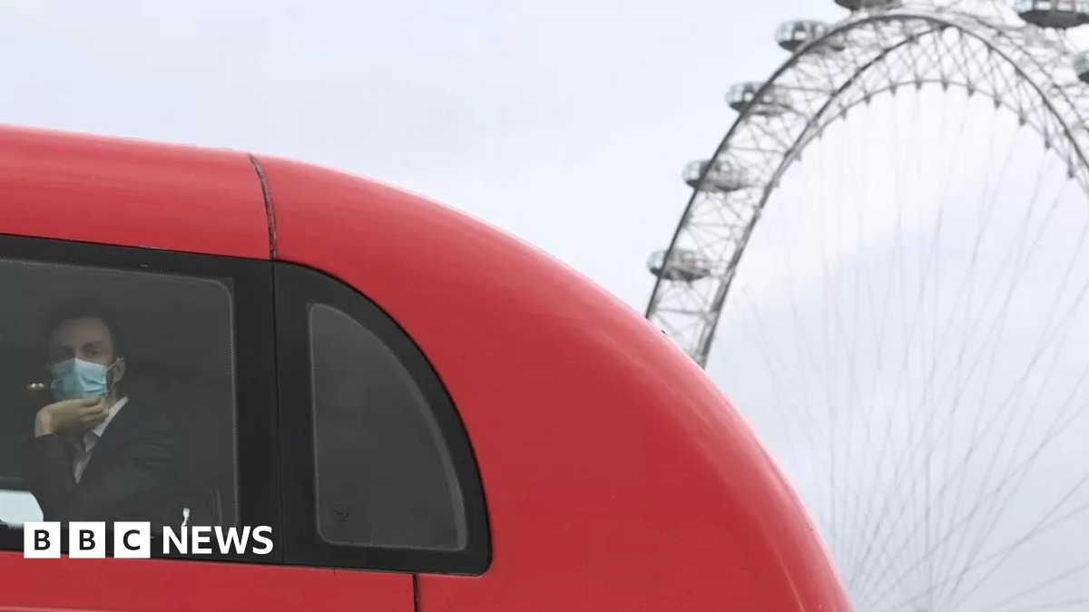 London bus strikes: Disruption as drivers take industrial action - BBC News