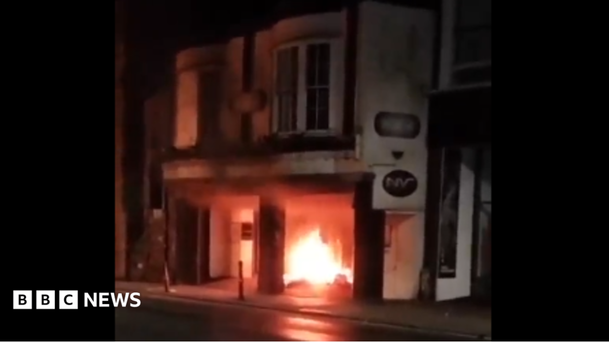 Fire at former Exeter nightclub believed to be deliberate - BBC News