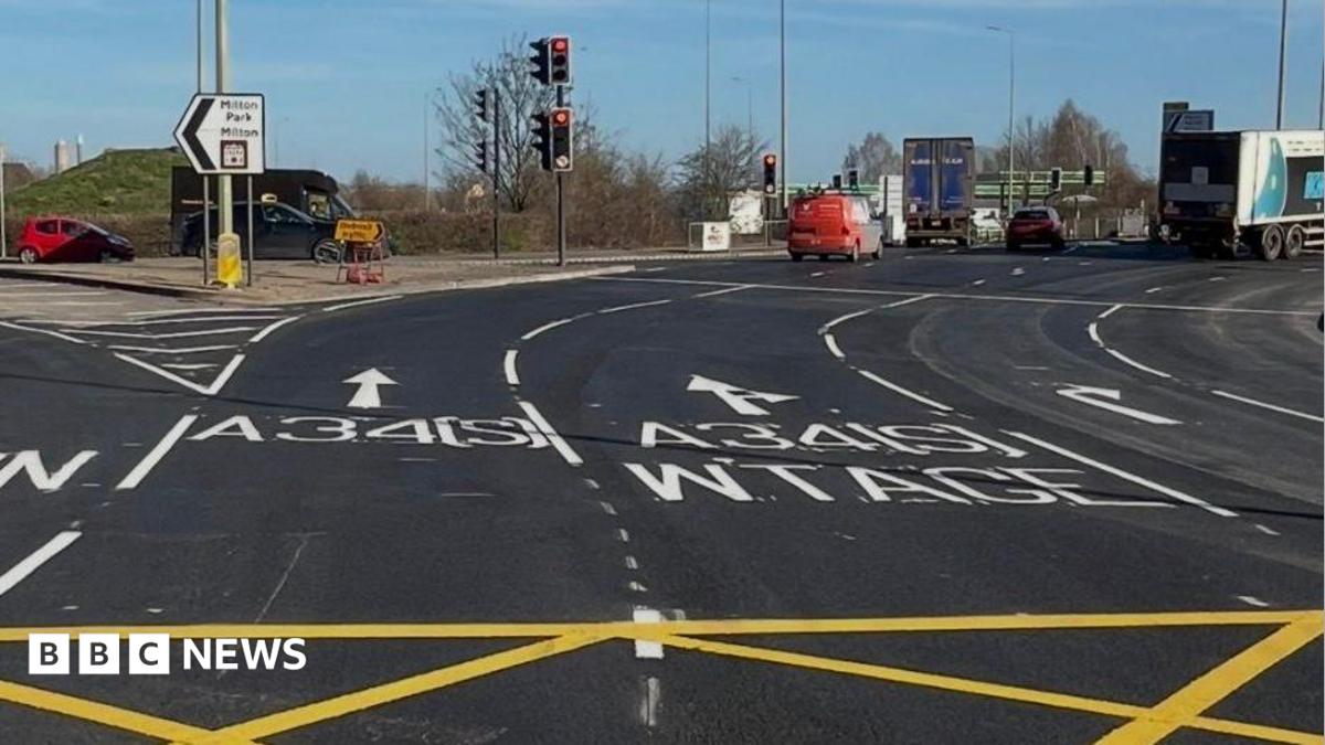 Incorrect A34 junction road markings are 'recipe for disaster' - BBC News