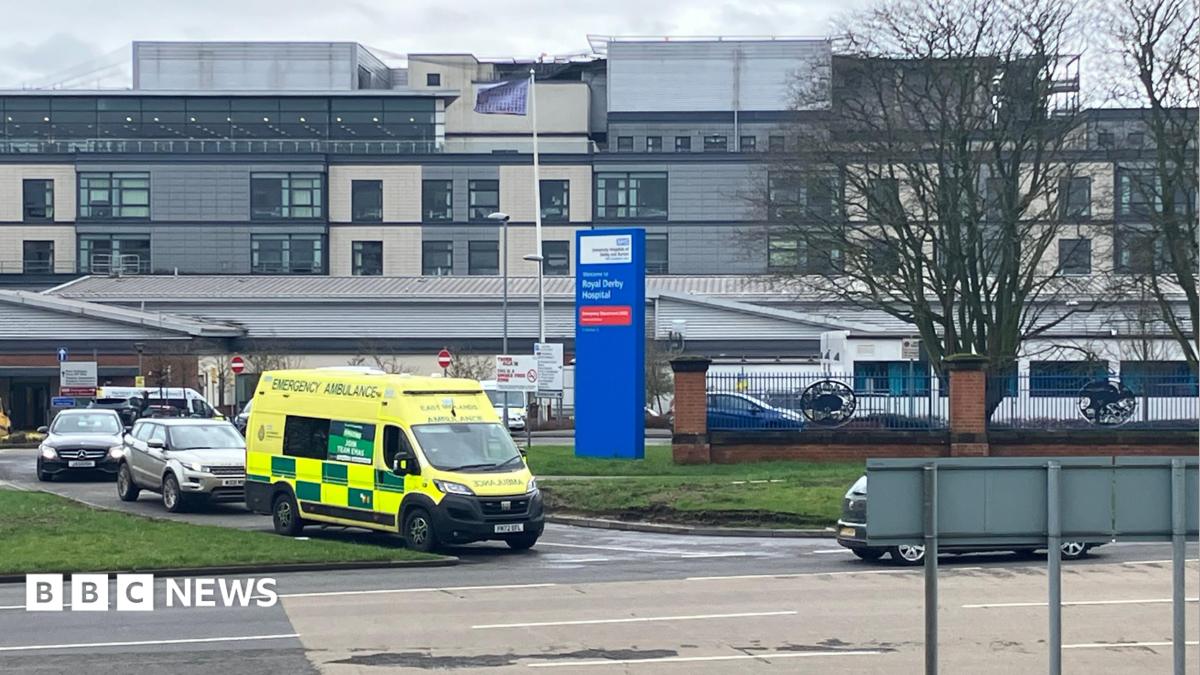 New visiting hours at five hospitals including Derby and Burton - BBC News