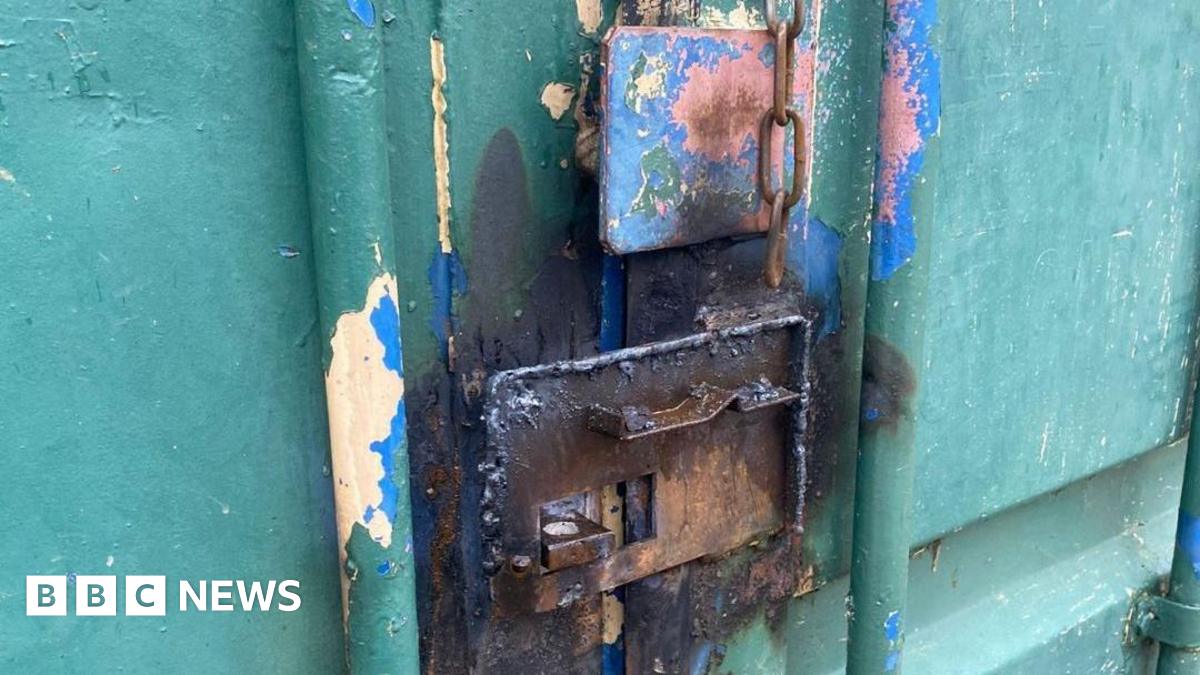 Stanwick Lakes 'exhausted' by £19,000 equipment theft - BBC News