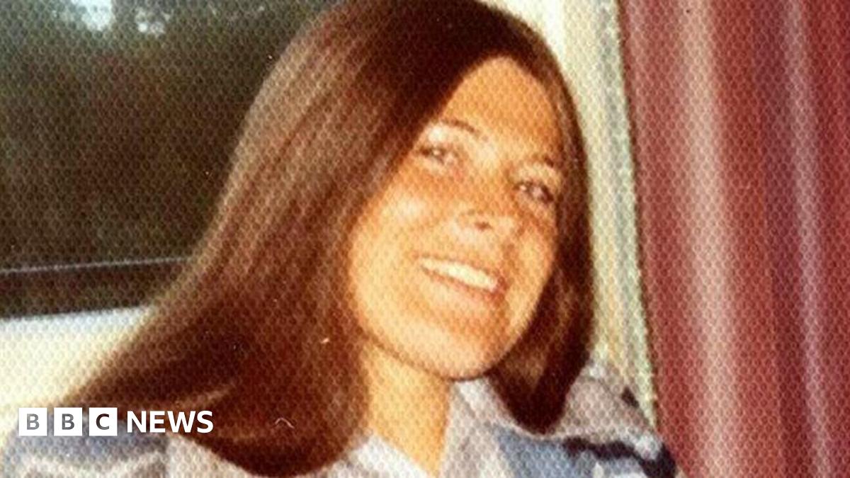 Brenda Page: Memorial for Aberdeen scientist murdered in 1978 - BBC News