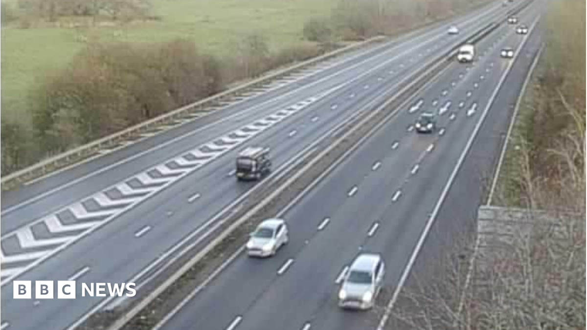 Hertfordshire A1 (M) crash sees man arrested and child injured - BBC News