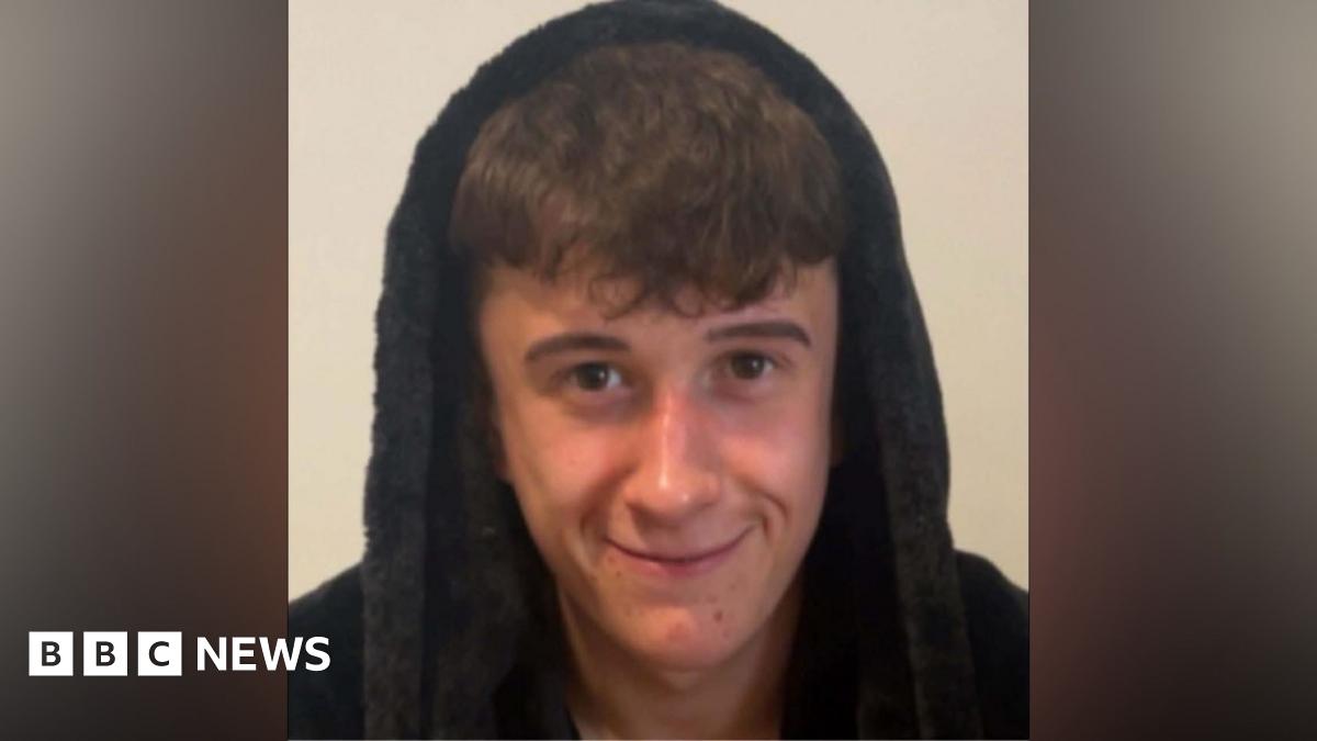 Teenager dies after being hit by pipe at Durham building site - BBC News