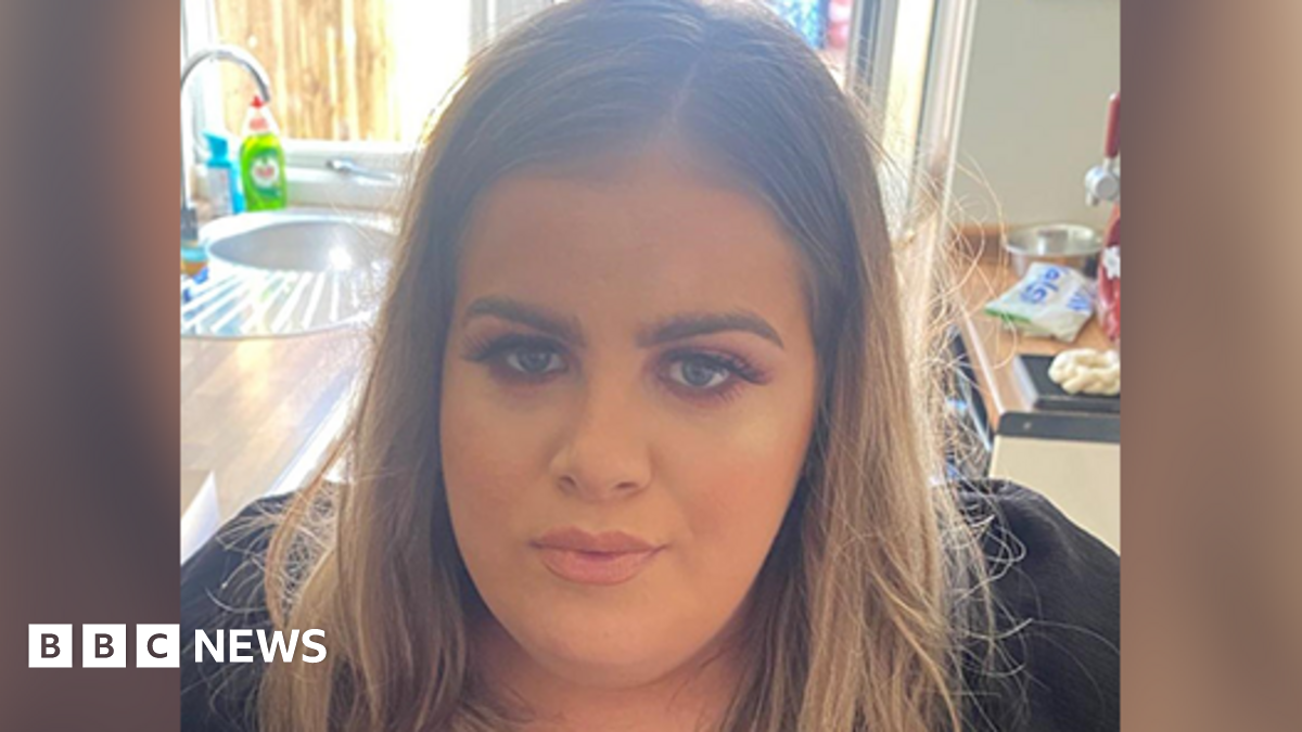 Newport crash death: Family tribute to Olivia Lewis, of Ringland - BBC News