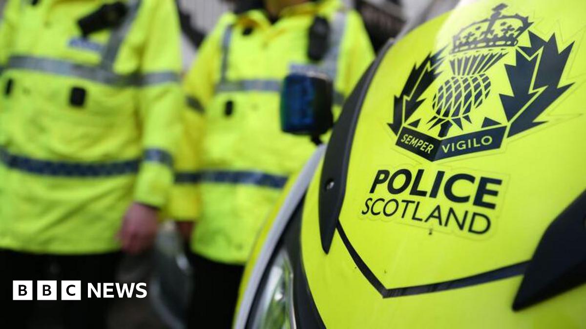 Police Scotland officer in court after anti-corruption probe - BBC News