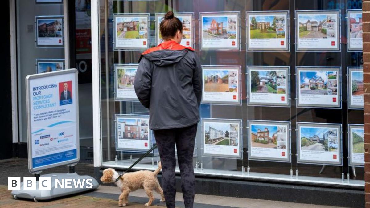 High mortgage rates pricing out buyers, says Nationwide - BBC News