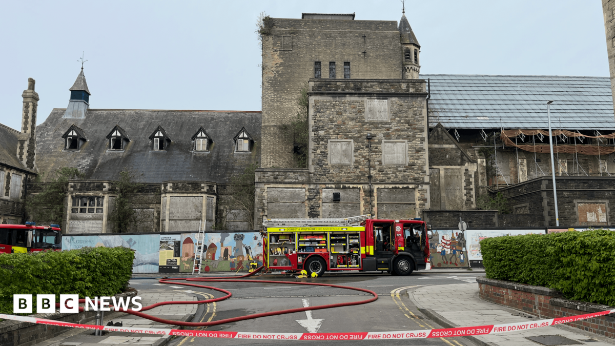 Arson suspected after fire at Swindon Mechanics' Institute - BBC News