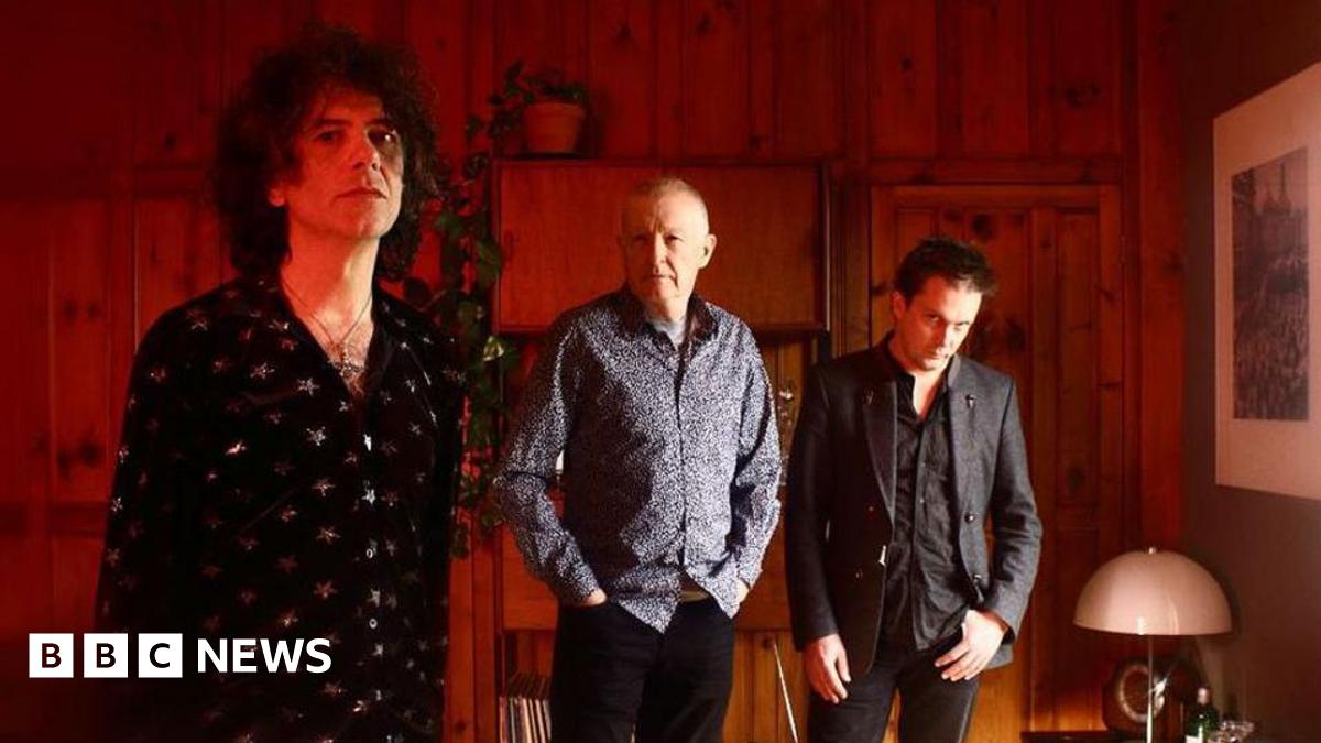 Snooker legend Steve Davis to headline Liverpool music festival - BBC News