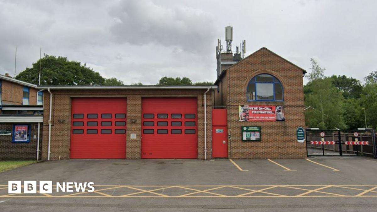 Oxfordshire County Council agrees £10m to decarbonise buildings - BBC News