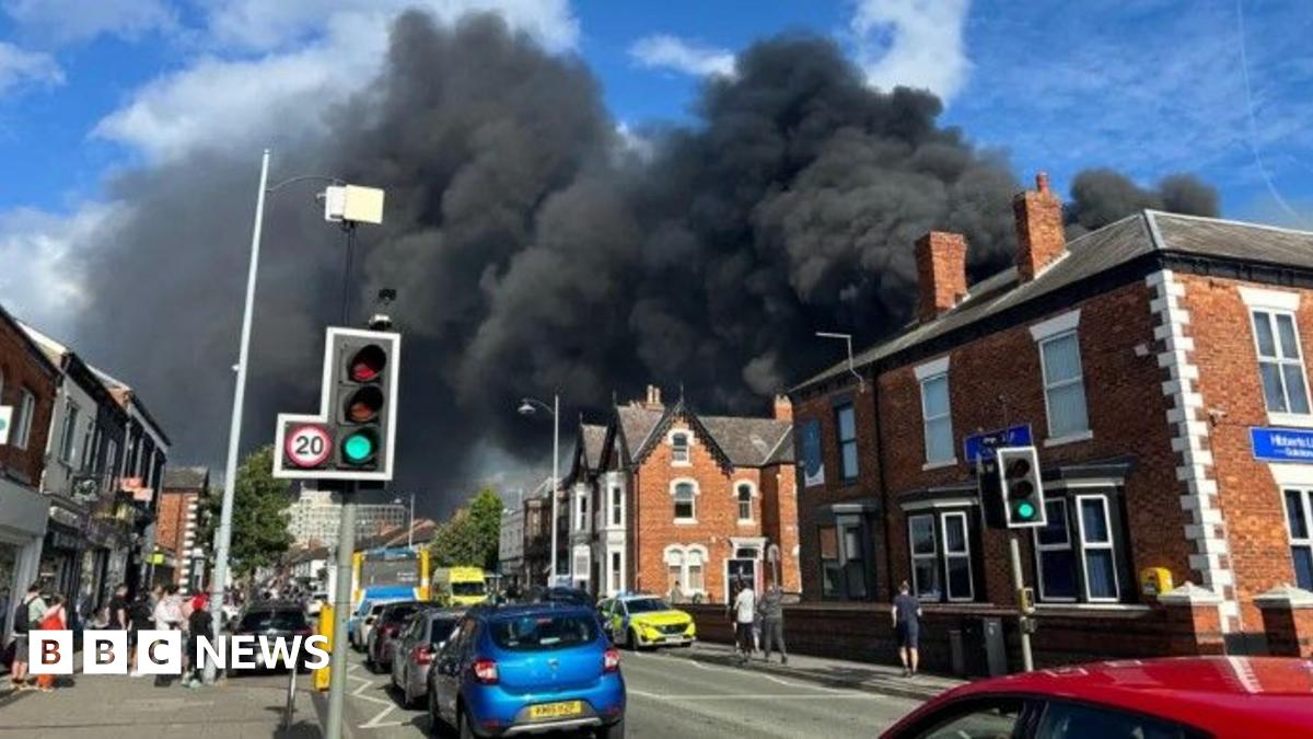 Trio charged with arson over Crewe printworks fire - BBC News