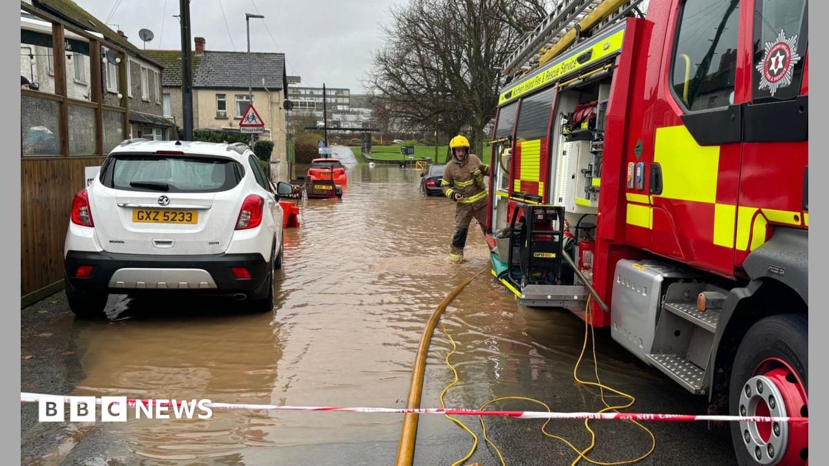 Northern Ireland: Homes flooded and travel hit by Storm Bert - BBC News