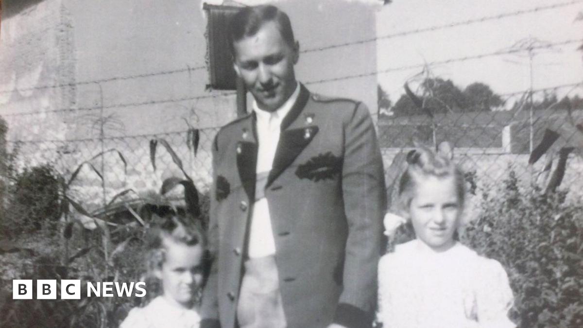 Family of Guernsey WW2 doctor meet with patient's relative - BBC News