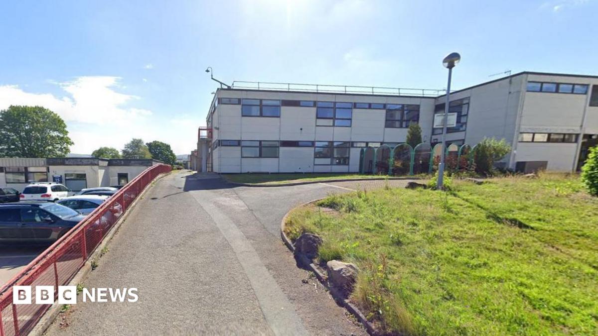 New Airedale Hospital plans to continue despite NHS review - BBC News