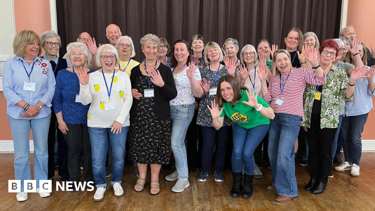 Bristol's tone deaf choir bringing joy to amateur singers - BBC News